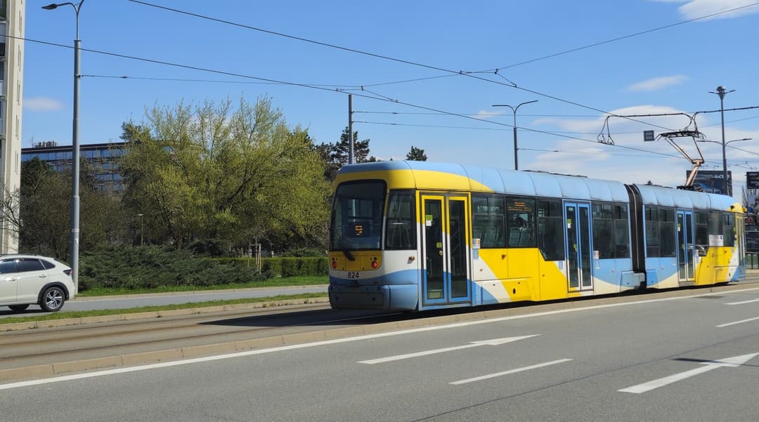 Oprava trate obmedzí električky v Barci, spoje nahradia autobusy ...